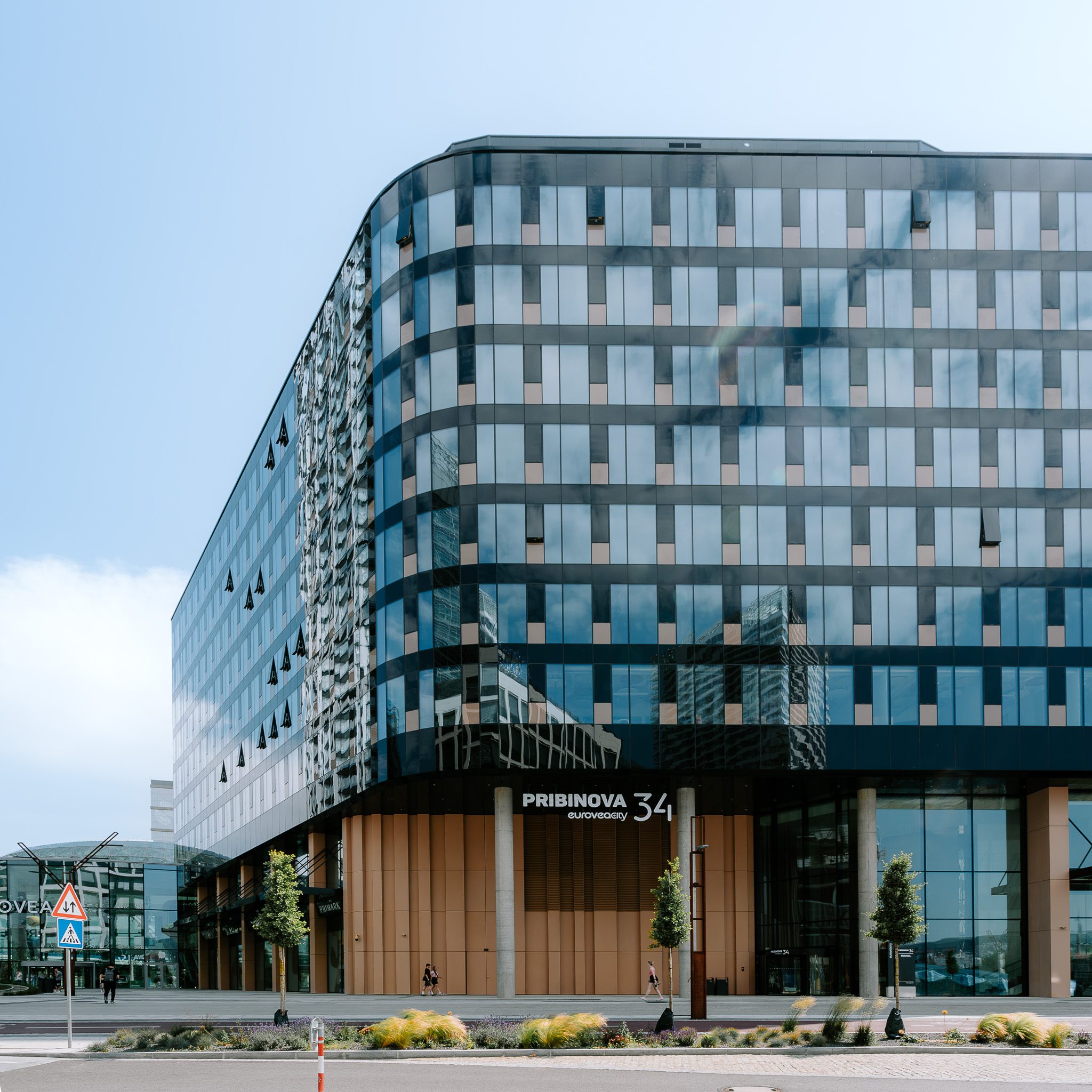Office space rental | JTRE Achieved Record Office Leasing in 2025 ...